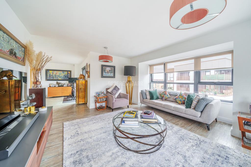 16 Royal Engineers Way, Mill Hill NW7 2 bed apartment - £1,200,000