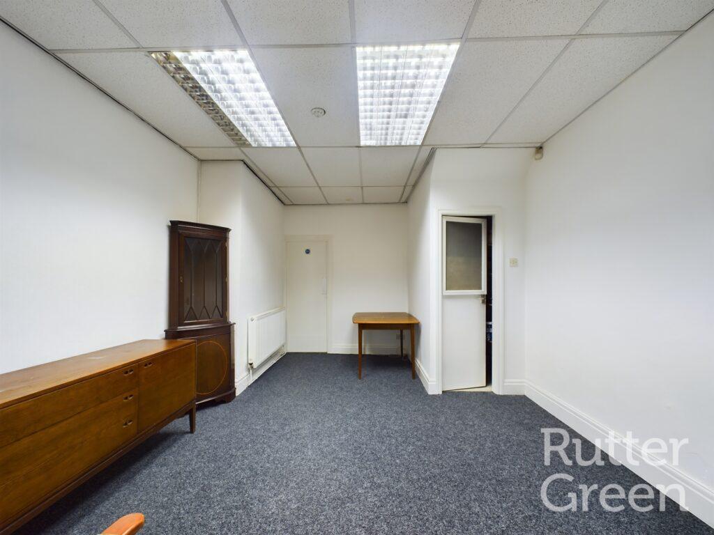 Park Road, Springfield, Wigan, WN6 7AA Property - £850 pcm (£196 pw)