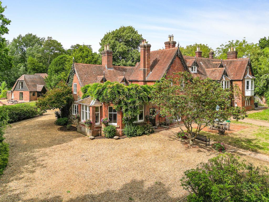 Blundell Lane Bursledon Southampton Hampshire So31 1aa 5 Bed Detached