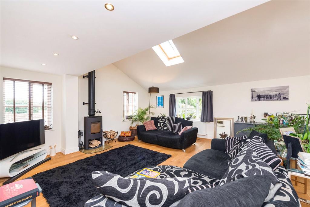 Park Lane, Rossett, Wrexham, LL12 4 bed semi-detached house - £550,000