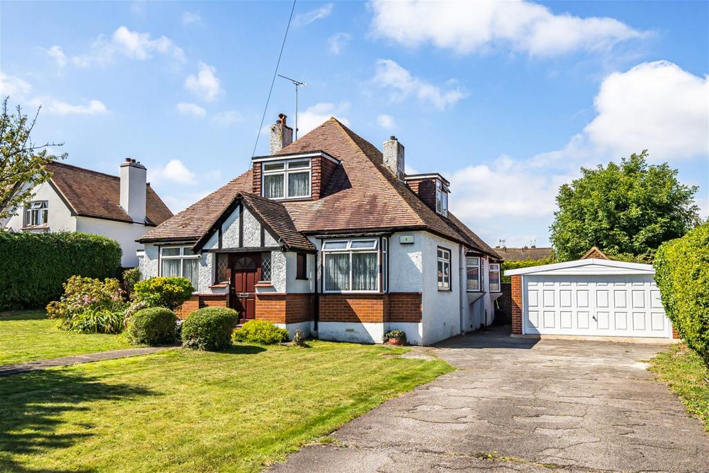 Pump Lane, Gillingham ME8 5 bed detached bungalow for sale - £750,000
