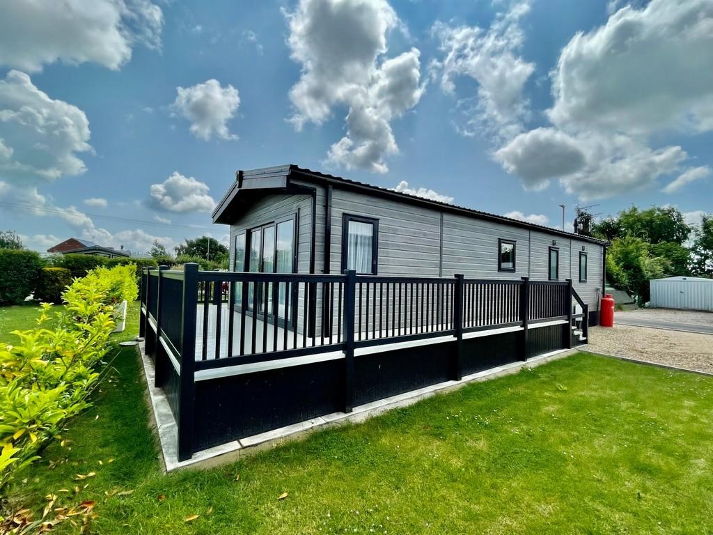 Frostley Gate, Holbeach Fen 2 bed mobile home - £95,000
