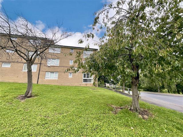 Longley Hall Rise, Sheffield, S5 7EP 2 bed flat - £80,000