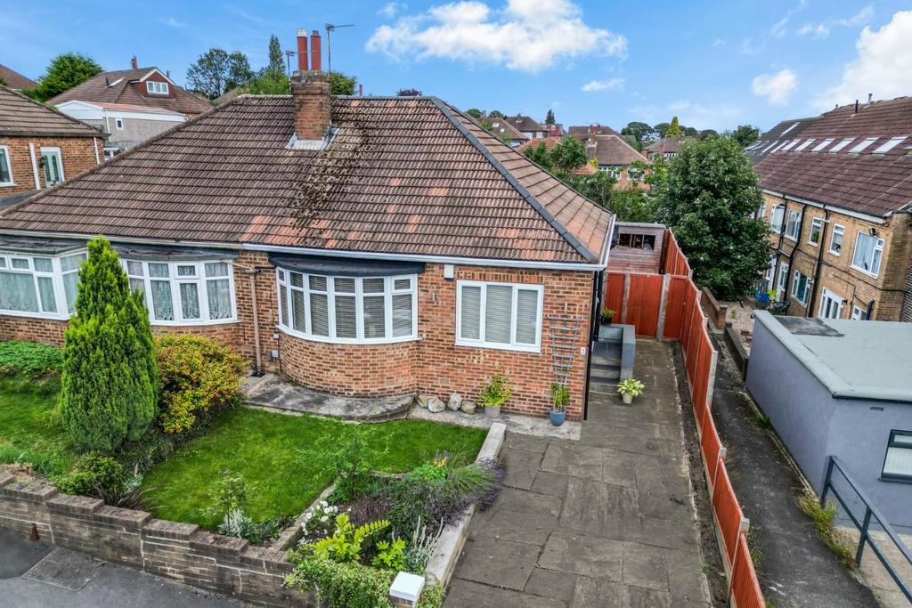 High Moor Drive, Moortown, Leeds 2 bed semi-detached bungalow - £290,000