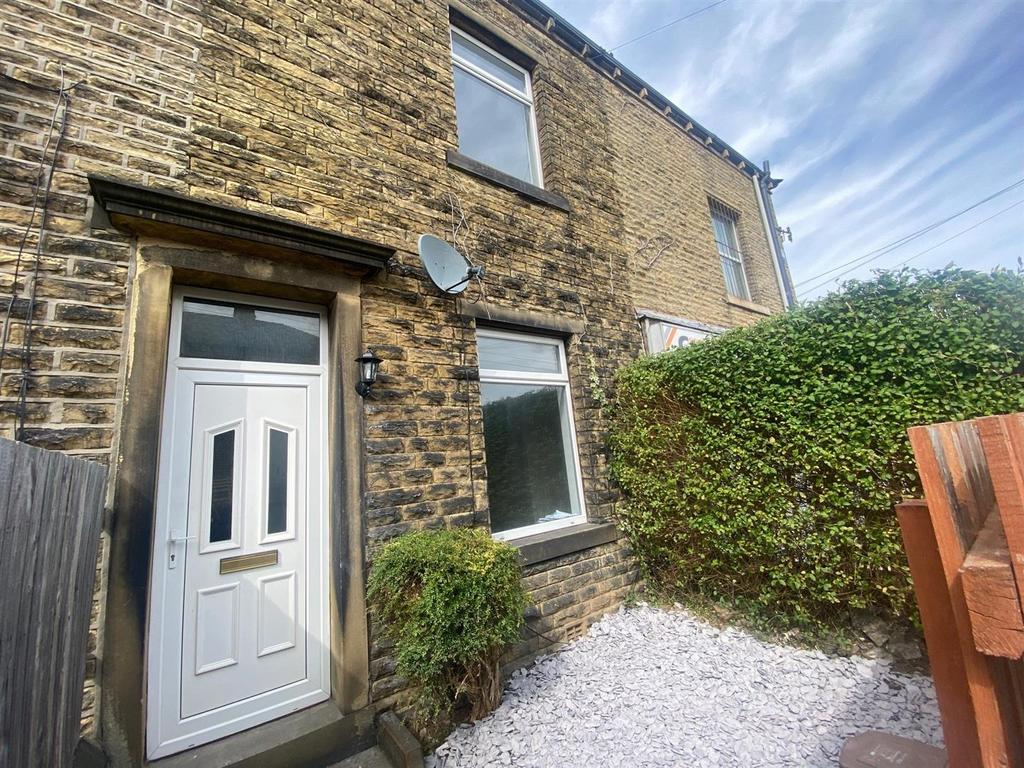 Elizabeth Street, Elland 2 bed terraced house - £695 pcm (£160 pw)