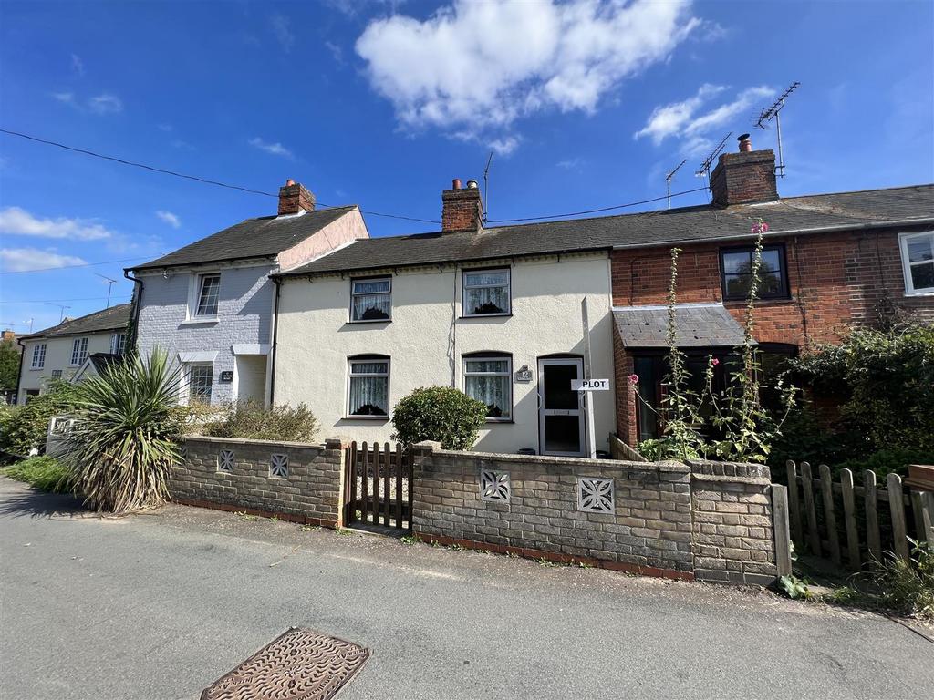 Church Road, Chelmondiston, Ipswich 3 bed cottage - £280,000