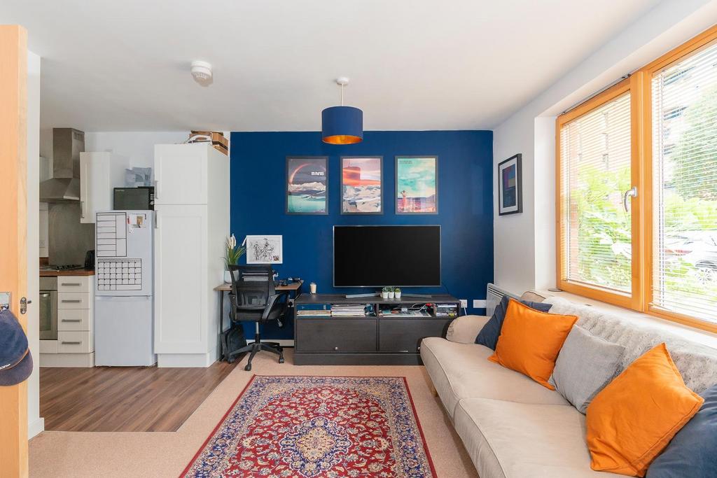 Ratcliffe Court, Temple Quay Studio - £160,000