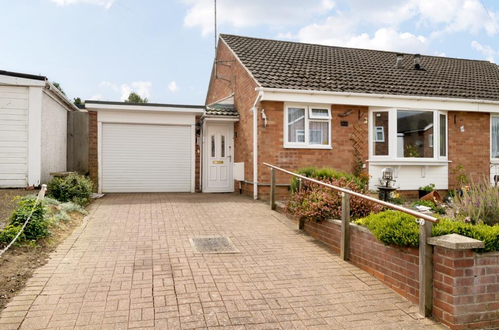 Wroxall Drive, Grantham, Lincolnshire, NG31 2 bed semi-detached ...
