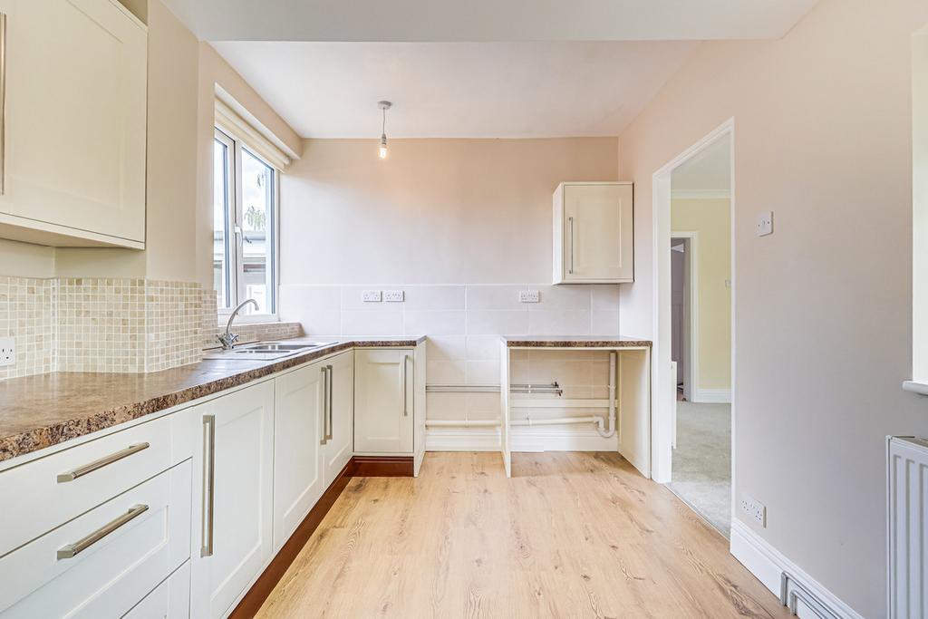 Feeches Road Southend On Sea Ss2 2 Bed Semi Detached Bungalow £325 000