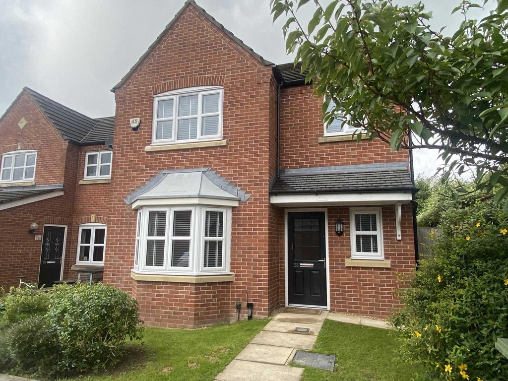 Larchfield Close, Royton 3 bed detached house - £1,200 pcm (£277 pw)