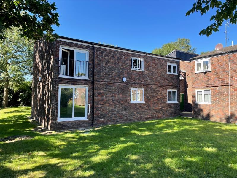 Warren Bank, Simpson 2 bed apartment - £1,100 pcm (£254 pw)