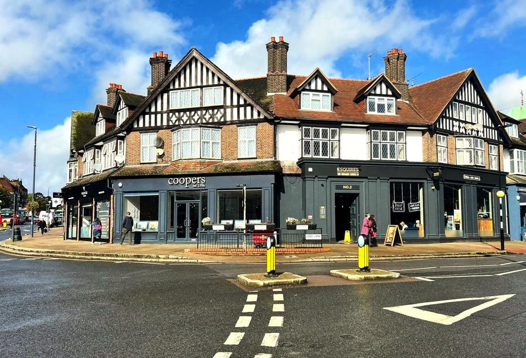 Bridge Street, Pinner HA5 4 bed apartment - £495,000