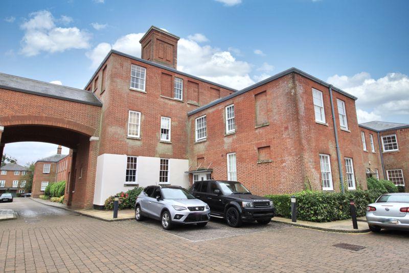 Consort Mews, Fareham PO17 2 bed apartment - £200,000