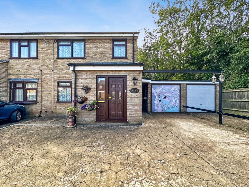 Moor Park Close Rainham Gillingham Kent Me8 3 Bed Semi Detached