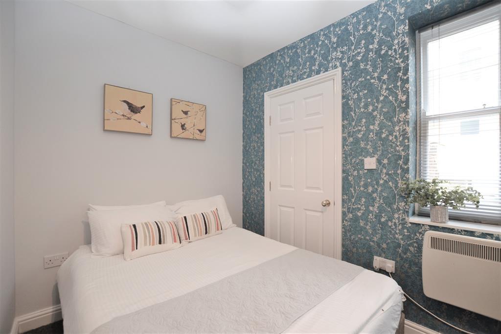 Albion Street, Cheltenham, GL52 2RW Studio - £90,000