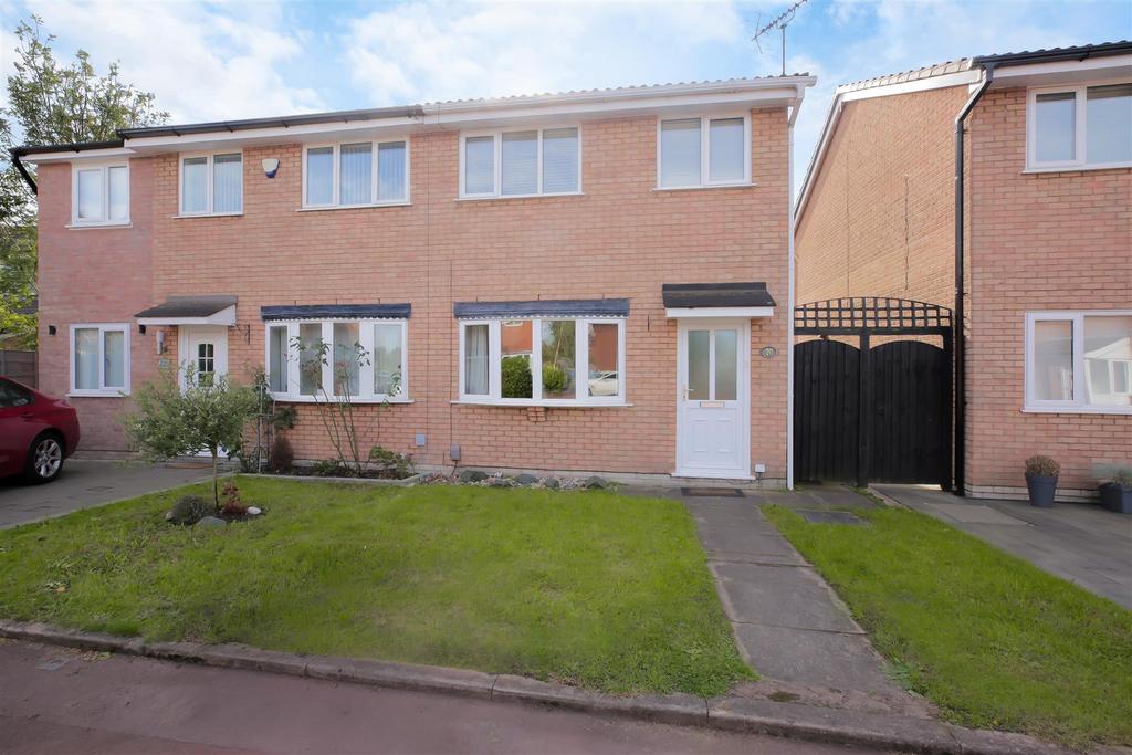 Foxglove Drive, Broadheath, Altrincham 3 bed semi-detached house - £325,000