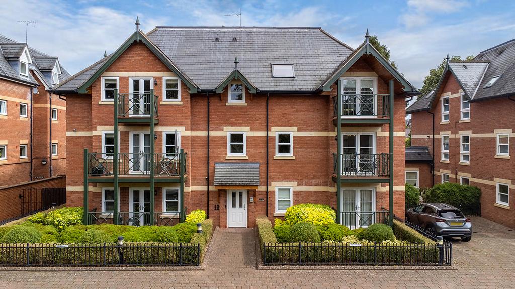 Guys Cliffe Avenue, Leamington Spa, Warwickshire CV32 6LY 2 bed flat ...