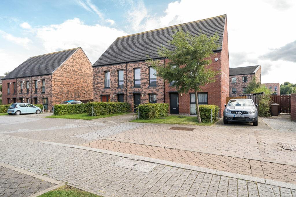 9 Mottram Road, Edinburgh, EH4 4UH 2 bed terraced house - £240,000