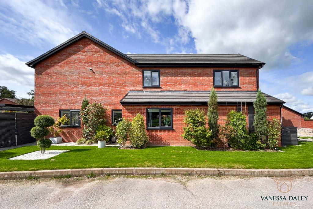 The Stables, Preston, PR3 4 bed detached house - £550,000