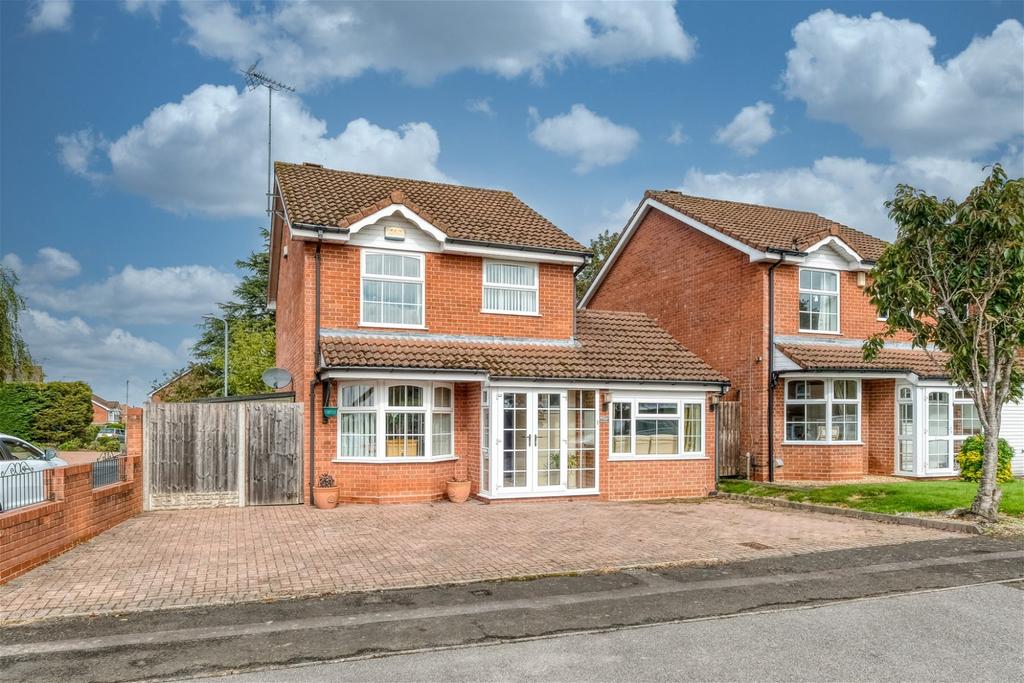 Reynard Close Webheath Redditch B97 6py 3 Bed Detached House For Sale