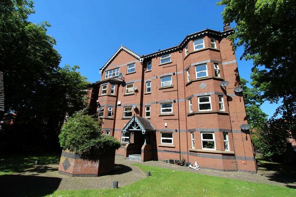 Wilmslow Road, Manchester, M20 2 bed flat - £1,175 pcm (£271 pw)