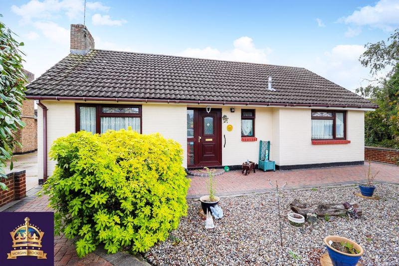 Albert Road, Benfleet 2 bed detached bungalow - £425,000
