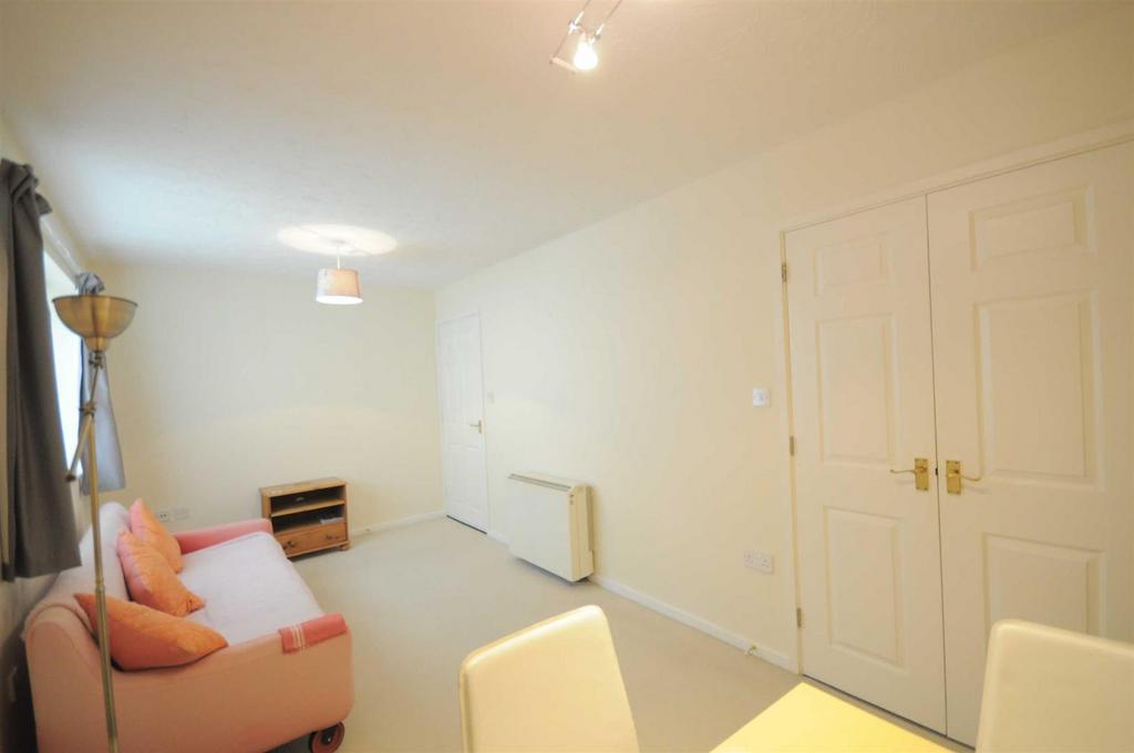 Navigation Loop, Stone 1 bed flat - £565 pcm (£130 pw)