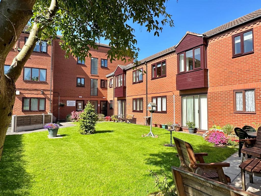 Foregate Street, Astwood Bank, Redditch 2 bed retirement property - £ ...