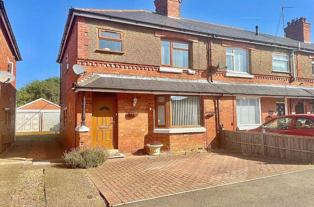 Lesson Road, Brixworth... 3 bed end of terrace house - £260,000