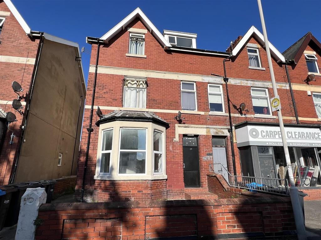 29 St. Davids Road South, Lytham St.... Ground floor flat - £300 pcm (£ ...