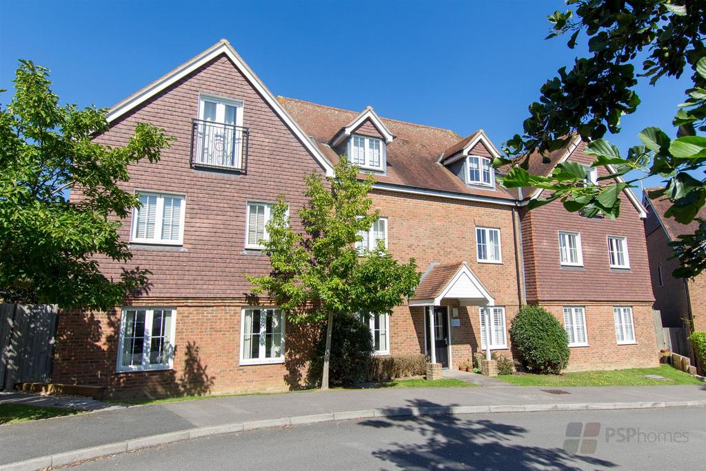 Shearing Drive, Burgess Hill 1 bed flat - £1,200 pcm (£277 pw)