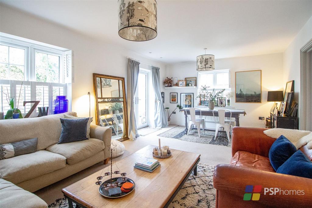 Woodpecker Chase, Lindfield 3 bed semi-detached house for sale - £615,000