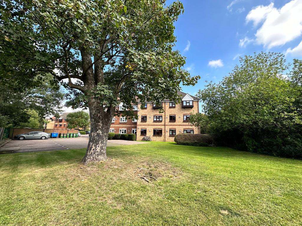 Redmayne Drive, Chelmsford, CM2 2 bed flat - £215,000