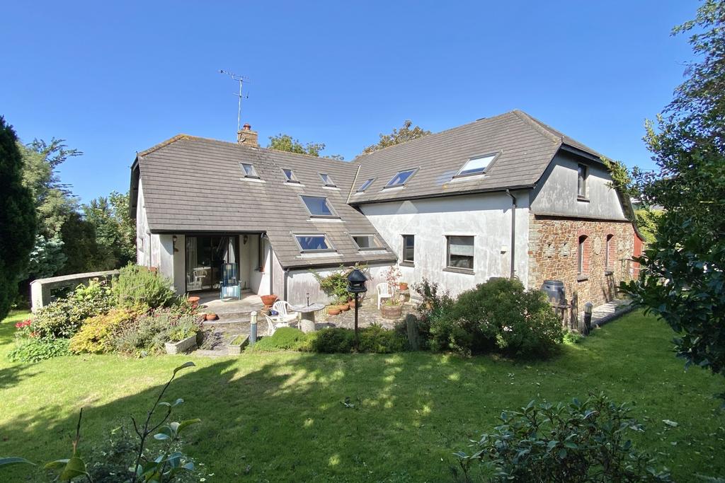 Duck Puddle House, St Issey, PL27 4 bed detached house for sale - £650,000