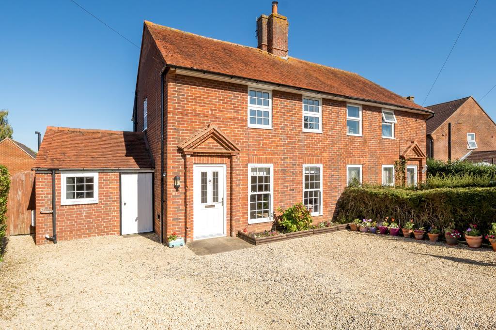 Thame, Oxfordshire, OX9 3 bed semi-detached house - £495,000