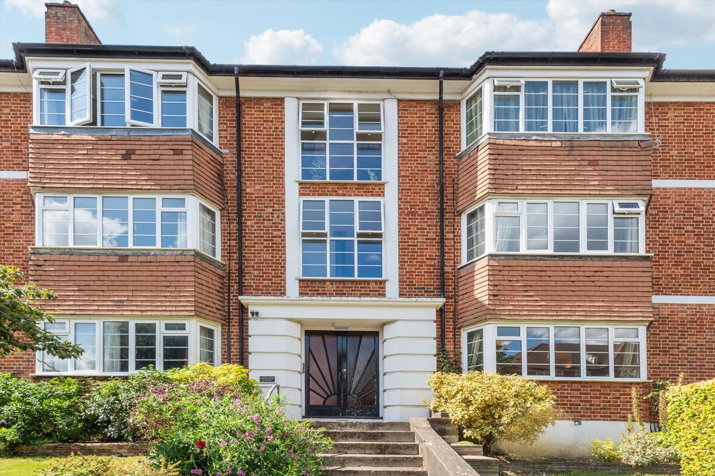 Raymond Road, London, SW19 3 bed flat - £895,000