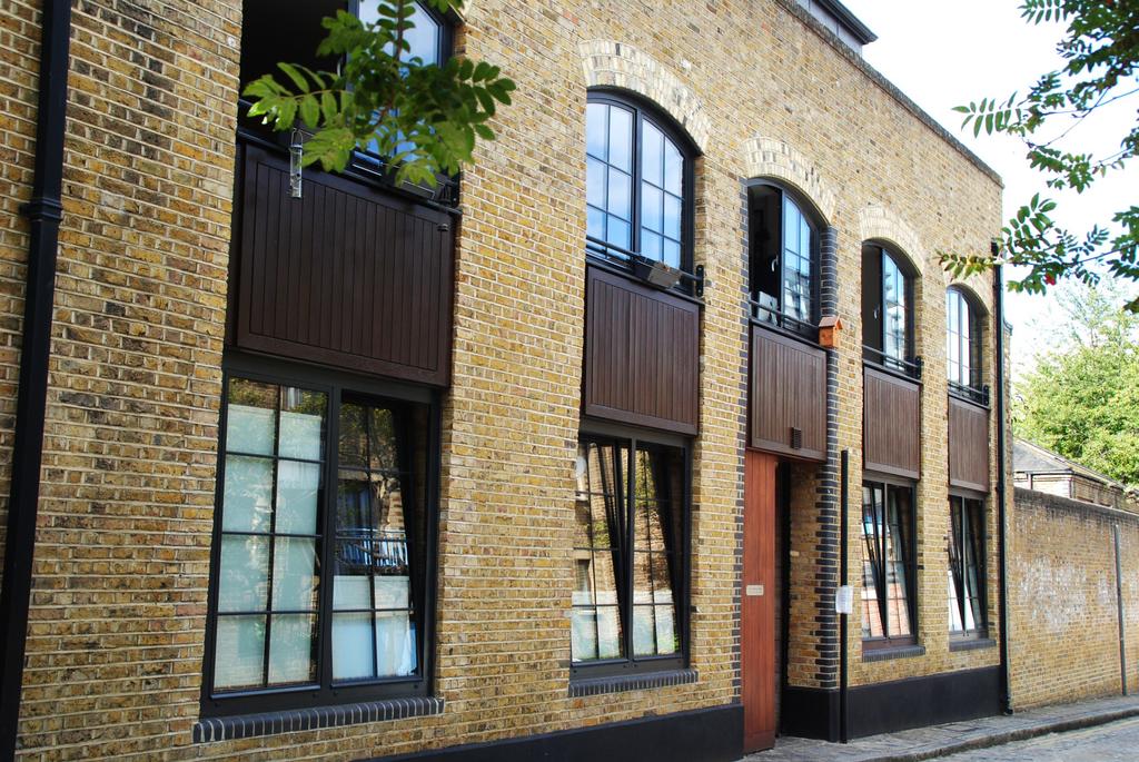 5 Clave Street, London, E1W 2 bed apartment - £2,999 pcm (£692 pw)