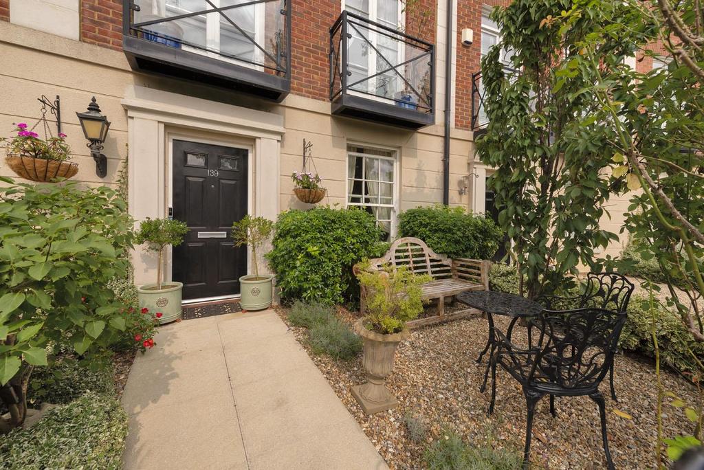 Beacon Avenue, Kings Hill, ME19 4LH 5 bed townhouse for sale - £585,000