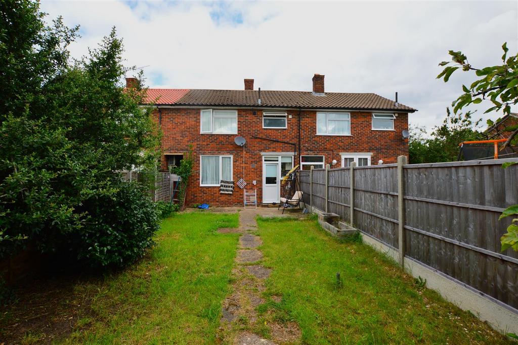 Long Furlong Drive, Slough 3 bed terraced house - £385,000