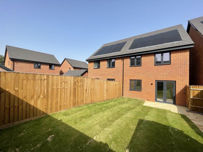 Garner Lane, Glebe Farm 3 bed semi-detached house - £1,650 pcm (£381 pw)