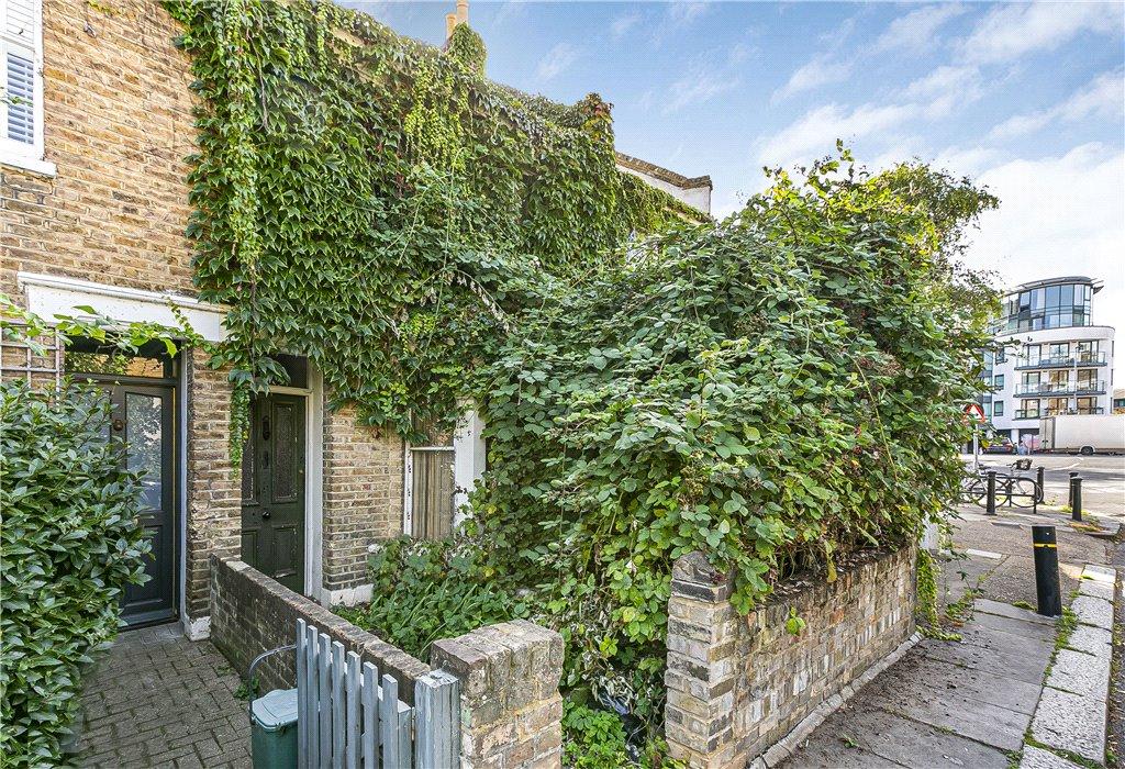 Spring Grove, London, W4 3 bed end of terrace house - £750,000