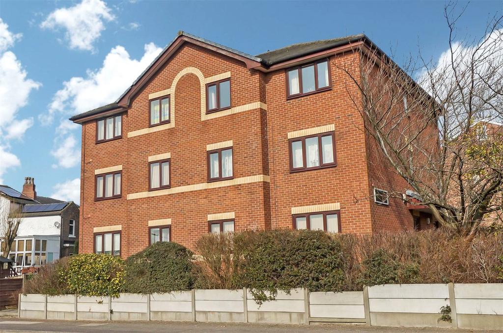Abbey Court, Eccles, Manchester... 2 bed flat - £875 pcm (£202 pw)