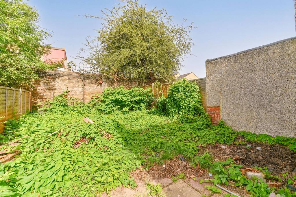 Warren Road, Croydon, CR0 2 bed end of terrace house - £300,000