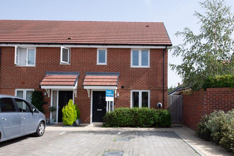 Sundew Close, Didcot 2 bed end of terrace house - £300,000