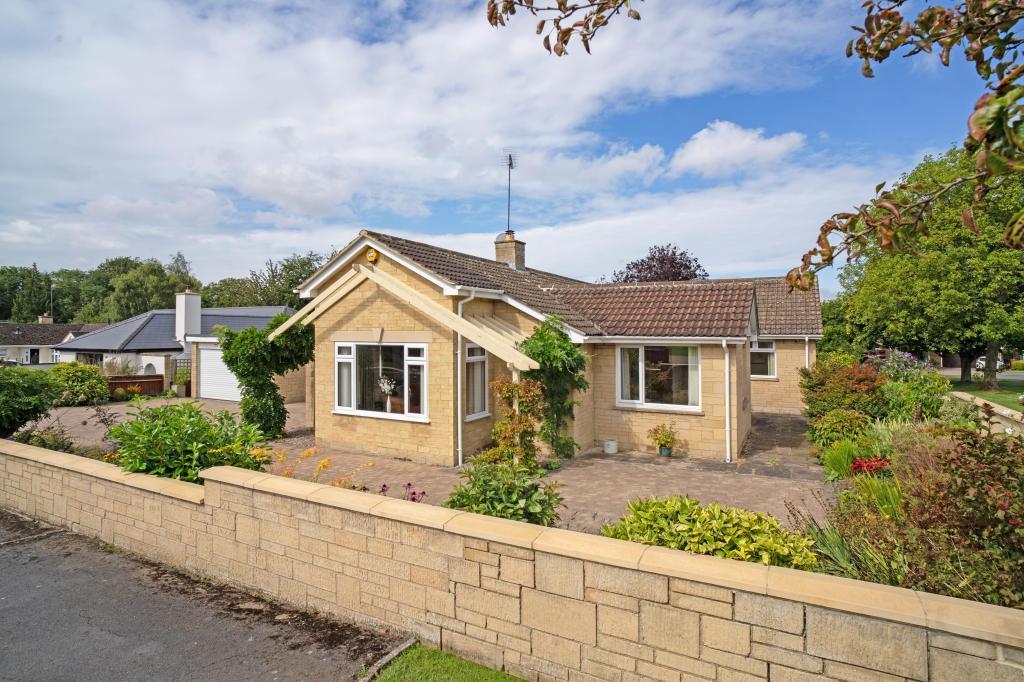 Charlton Close, Charlton Kings... 4 bed detached bungalow - £1,100,000
