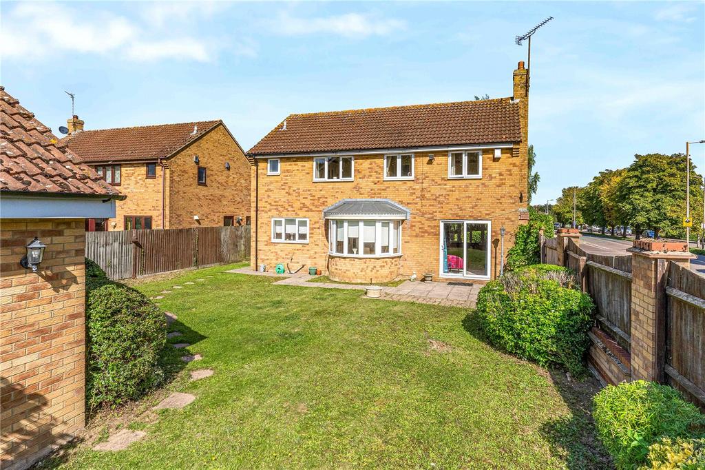 Leigh Drive, Elsenham, Essex, CM22 4 bed detached house for sale - £585,000