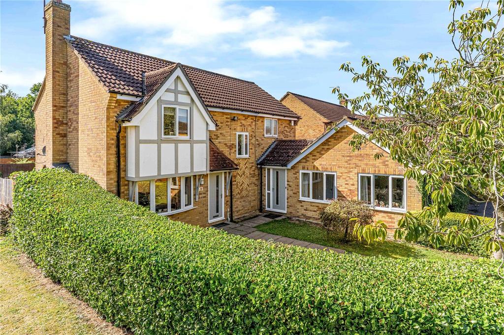 Leigh Drive, Elsenham, Essex, CM22 4 bed detached house - £585,000