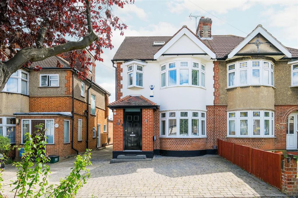 Summit Drive Woodford Green 3 Bed House For Sale £650 000