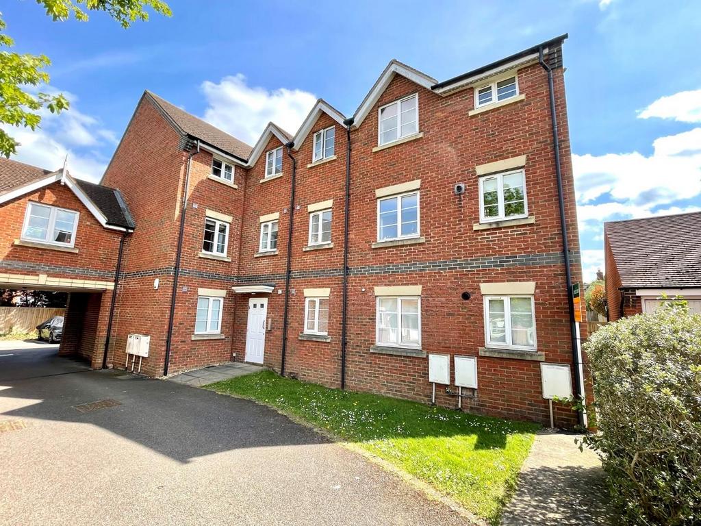 Primrose Walk, Grange Park... 2 bed apartment - £925 pcm (£213 pw)