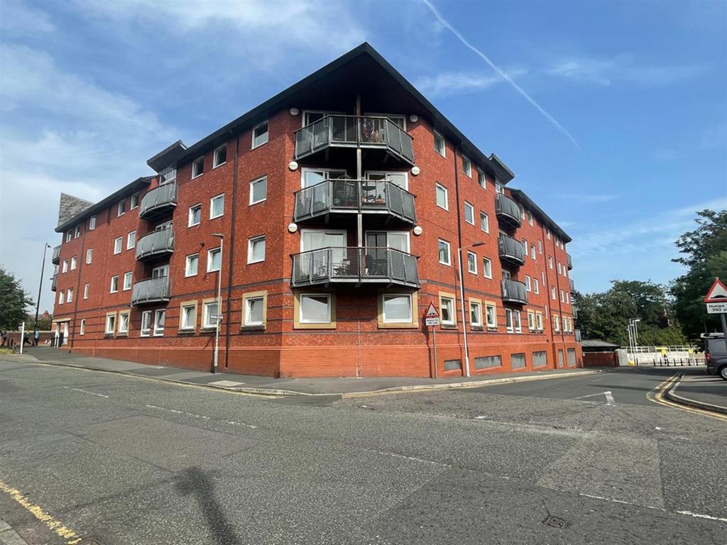 School Lane, Manchester M20 2 bed apartment - £1,250 pcm (£288 pw)